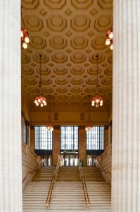 Chicago Union Station: A Complete Guide to Lounges, Dining & More ...