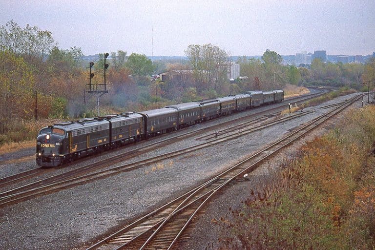 EMD E8 Locomotive | Worldwide Rails