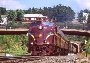 EMD E8 Locomotive | Worldwide Rails